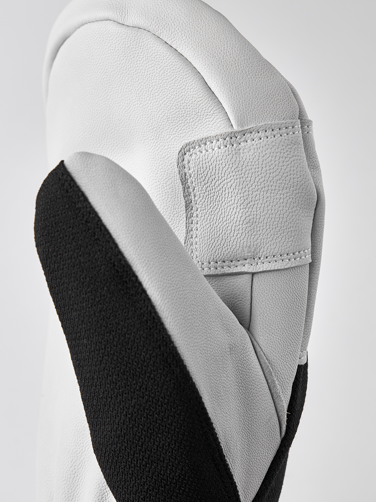 Army Leather Patrol Gauntlet Mitt - Black Mitt | Hestra Gloves